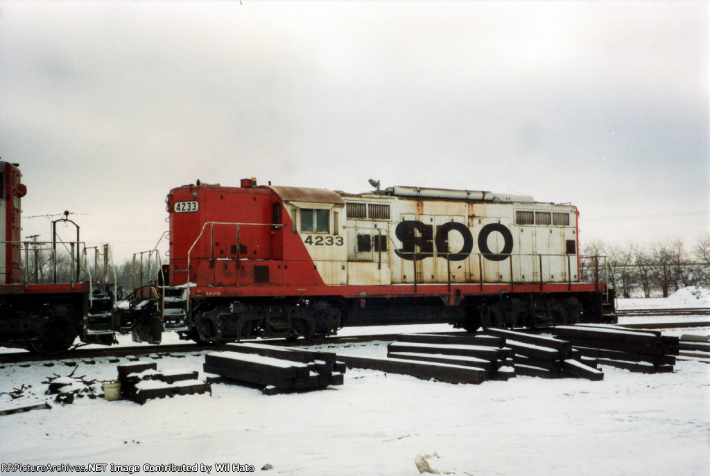 Soo Line GP9 4233